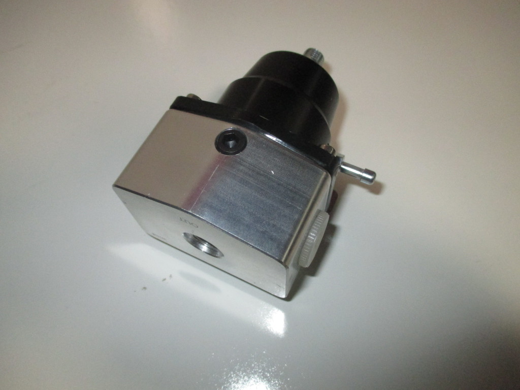 EFI Fuel Pressure Regulator and 0-100 psi Gauge - Top Street ...